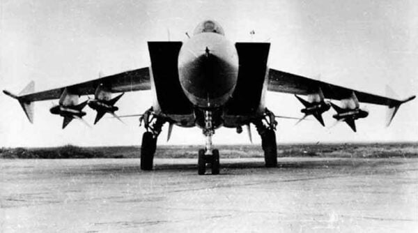 Bivši pilot nadzvučnog lovca presretača MiG-25 kojim je prebegao u ...