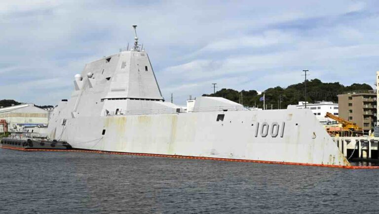 Rđa pojela najskuplje brodove u istoriji američke mornarice: Zumwalt ...