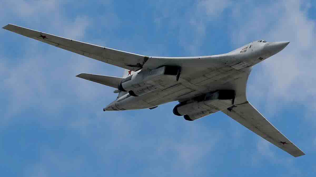 Beli labudovi iznad Arktika: ruski Tu-160 patroliraju kod severnih ...